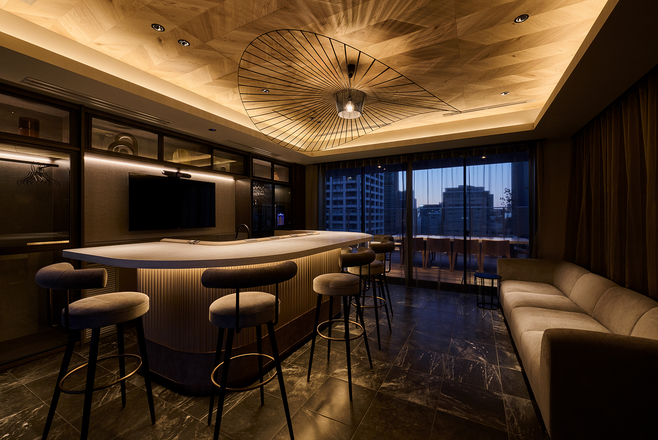 +SHIFT TAMACHI | +SHIFT